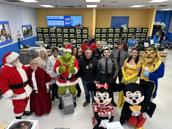 Stuff-a-Cruiser event is a success | News, Sports, Jobs - Salem News